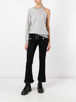 Wearing Clothes Inside out: Absurd or Trend? | Geniusbeauty