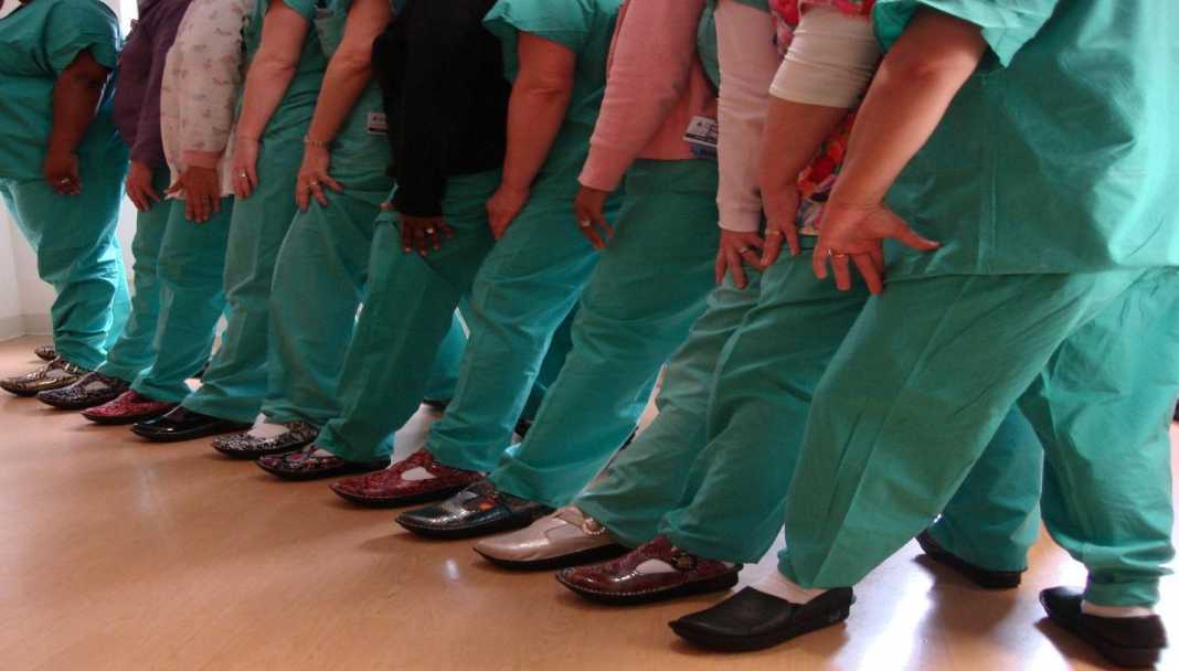 How to Choose the Best Hospital Sneakers? | Geniusbeauty